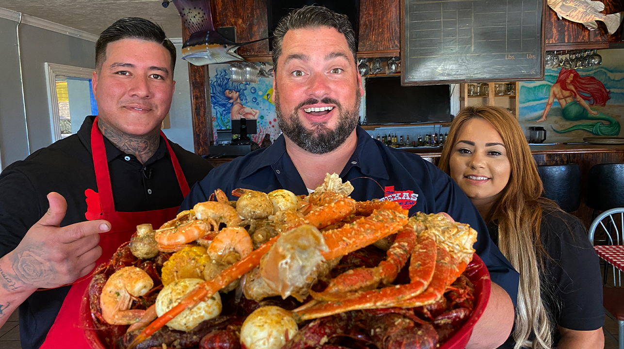 The Texas Bucket List – La Sirenita in Freeport – The Texas Bucket List