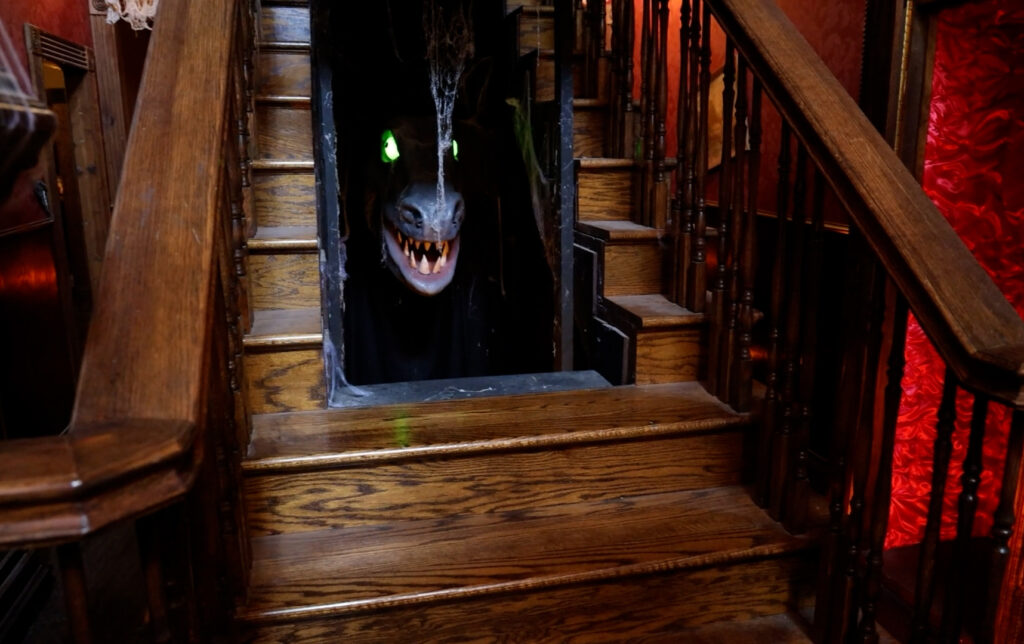 The Texas Bucket List – The Munster Mansion in Waxahachie – The Texas ...