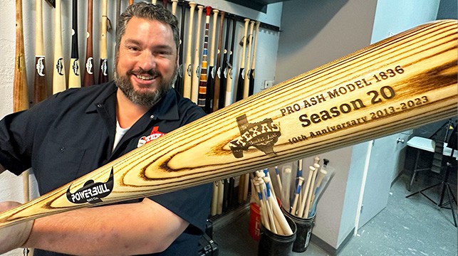 The Texas Bucket List – Overfly (Powerbull) Bats in El Paso – The Texas ...